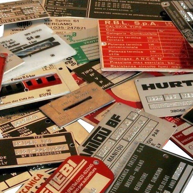 Marking license plates and nameplates, here's how to do it!